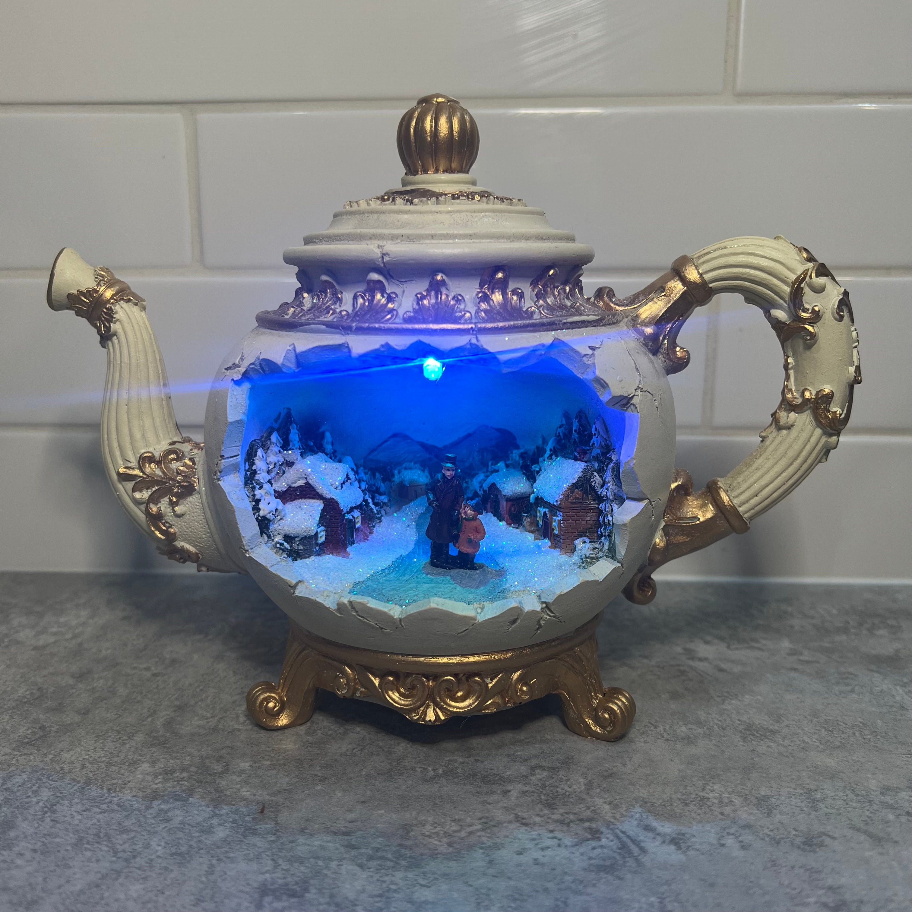 Light Up Teapot – Christmas Obsession